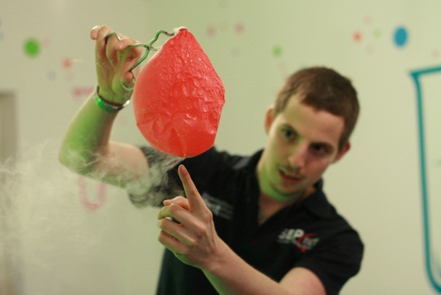 ‘Cool Chemistry’ show pops-up at the seaside - News Centre - University ...