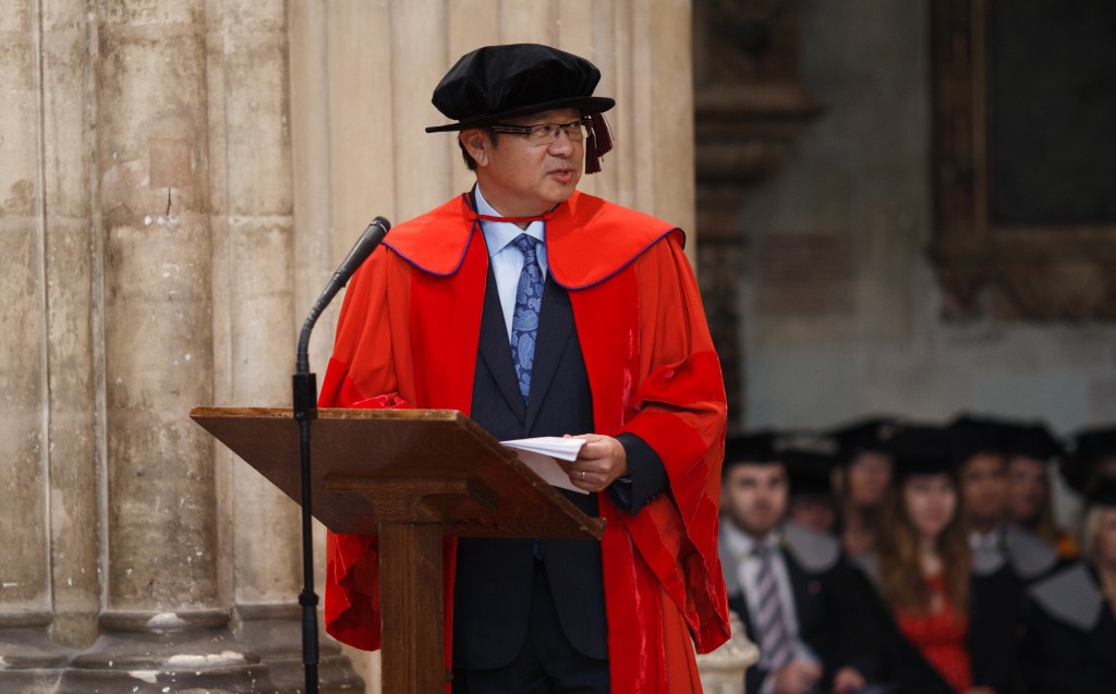 Newspaper executive Robin Hu awarded honorary degree - News Centre ...